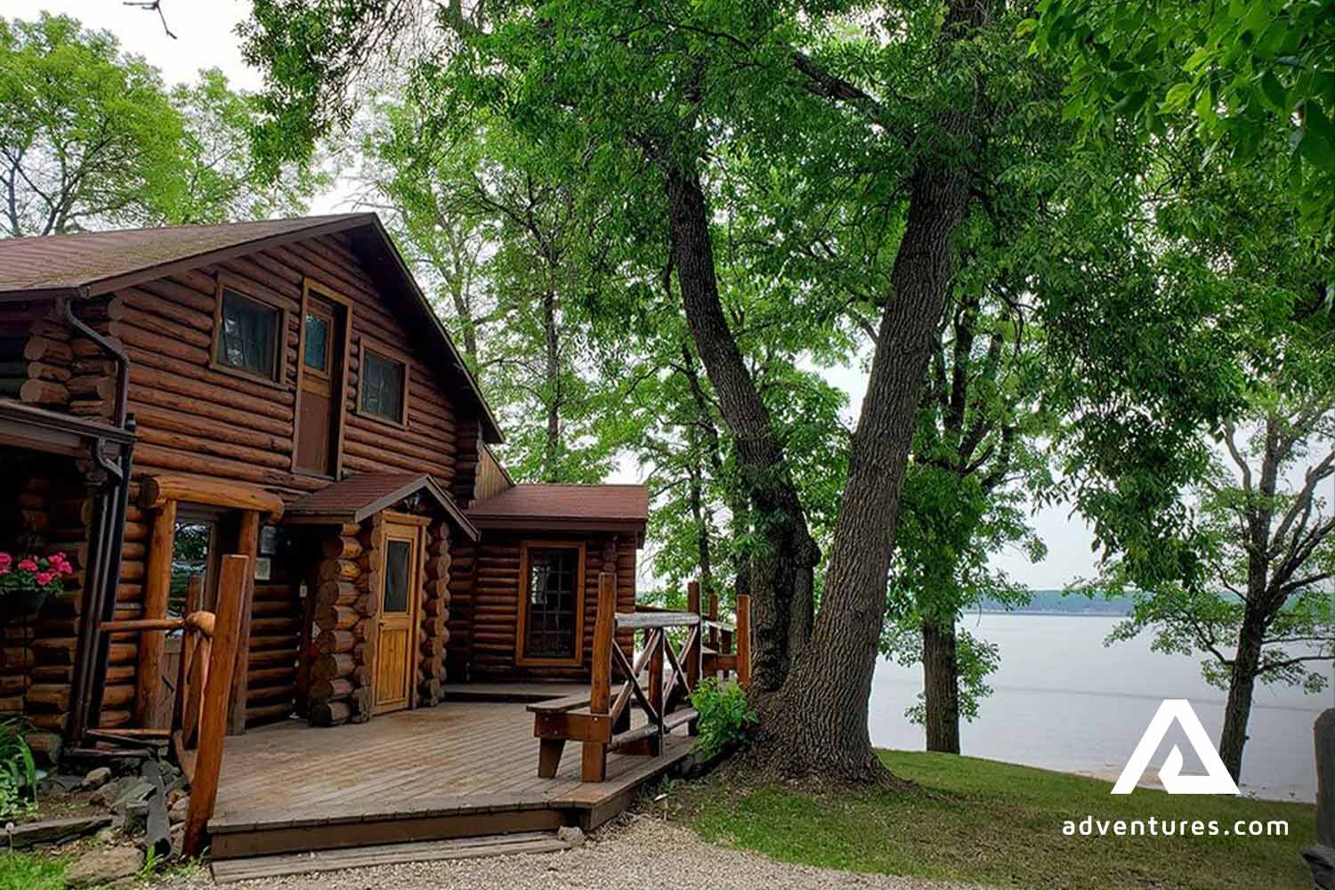 Fly-in / Boat-in Fishing Lodge on the Winnipeg River | Adventures.com