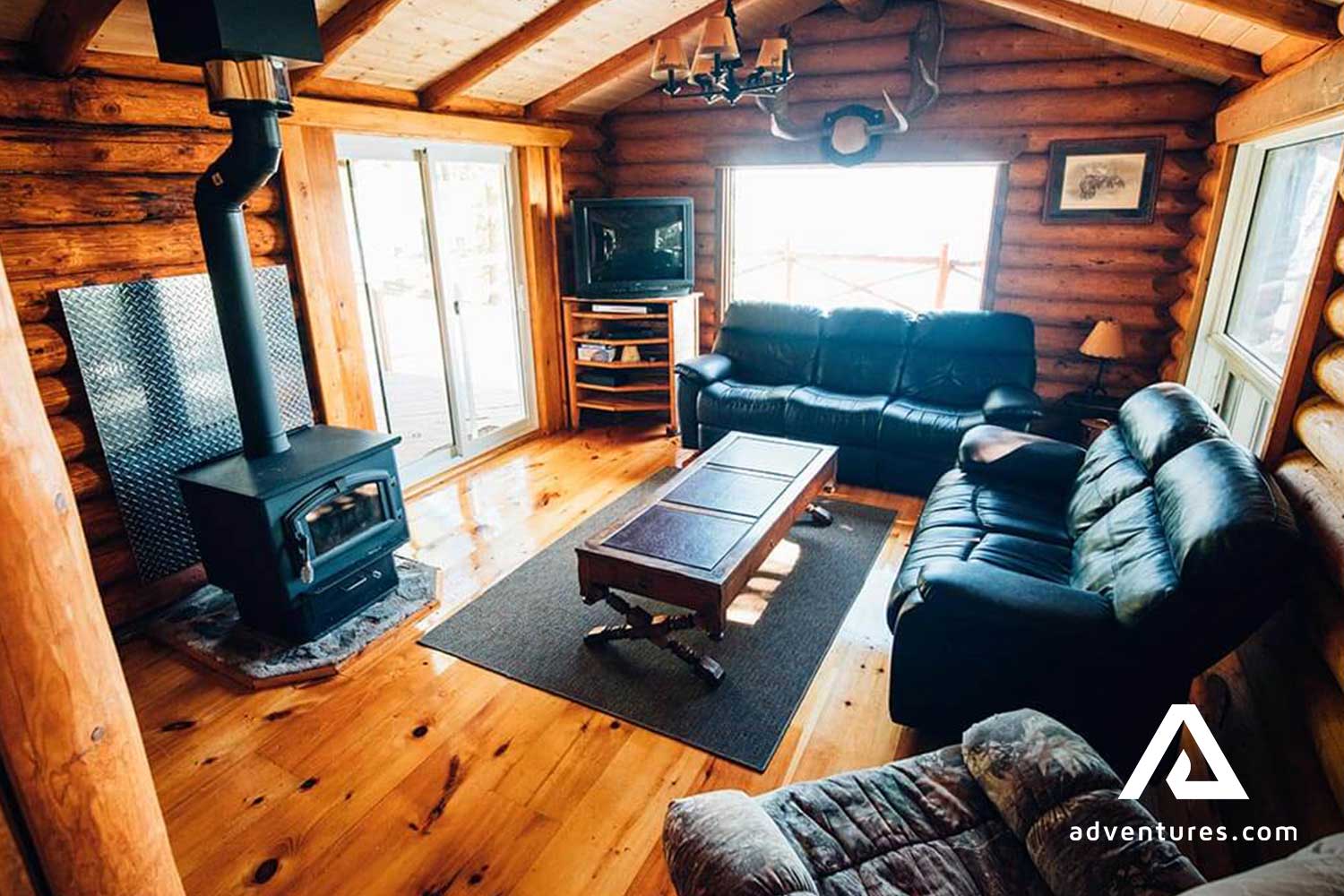 Fly-in / Boat-in Fishing Lodge on the Winnipeg River | Adventures.com